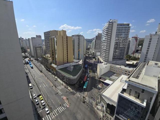 Apto 4/4, 2 suítes, 2 vagas, um por andar com 280 m2 no Centro de JF à venda por R$ 1.290.000 Acei