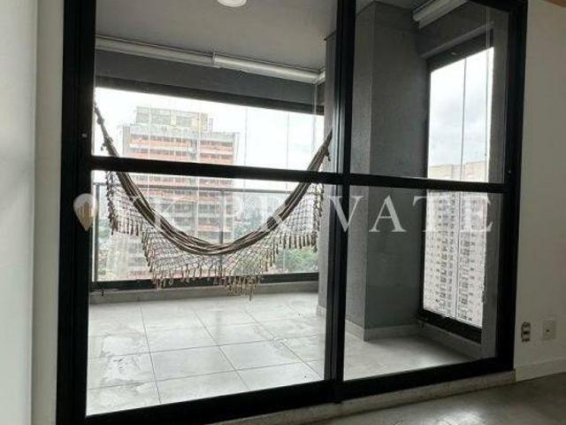Apto 60m²  Andar Altissimo  2 Dorms 1 Suíte, 2 banheiros  1 vaga  em Pinheiros