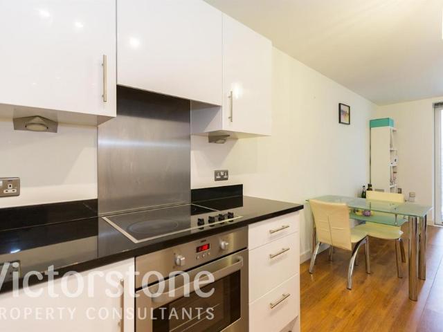 Aquarelle House, City Road. 1 bed apartment to rent £2,400 pcm £554 pw