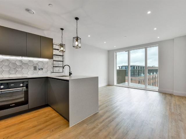 Aquifer House, Exploration Way, Slough SL1, 2 bed flat to rent, £1,850 pcm | PrimeLocation