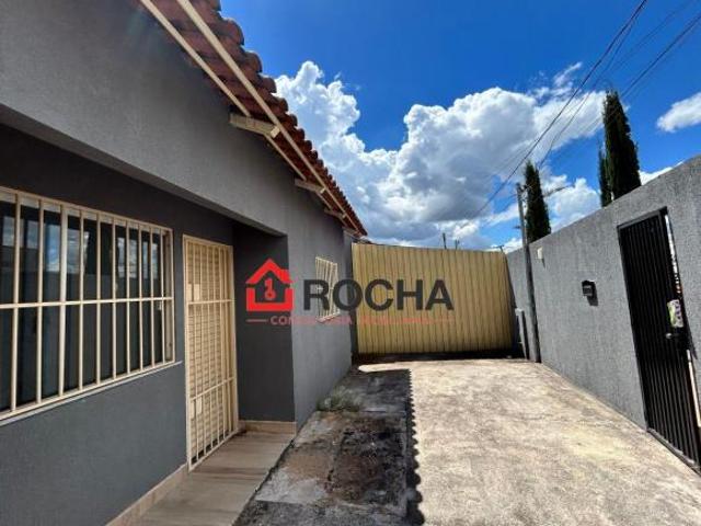 AR 13 Sobradinho II Aceito financiamento, casa na avenida principal