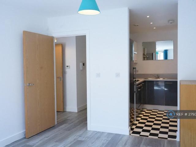 Armidale Place, Bristol, BS6 2 bed flat to rent £1,550 pcm £358 pw