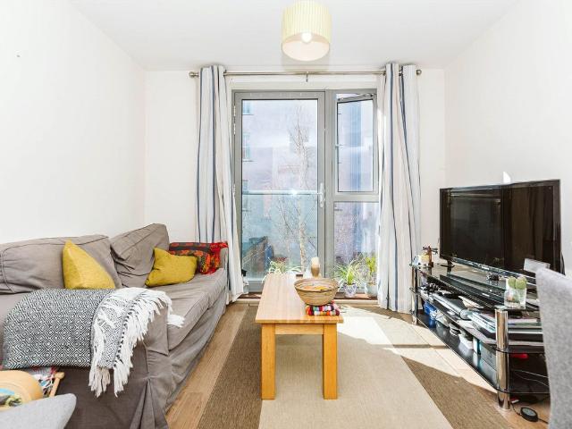 Armidale Place, Montpelier, Bristol BS6, 2 bed flat to rent, £1,500 pcm | PrimeLocation