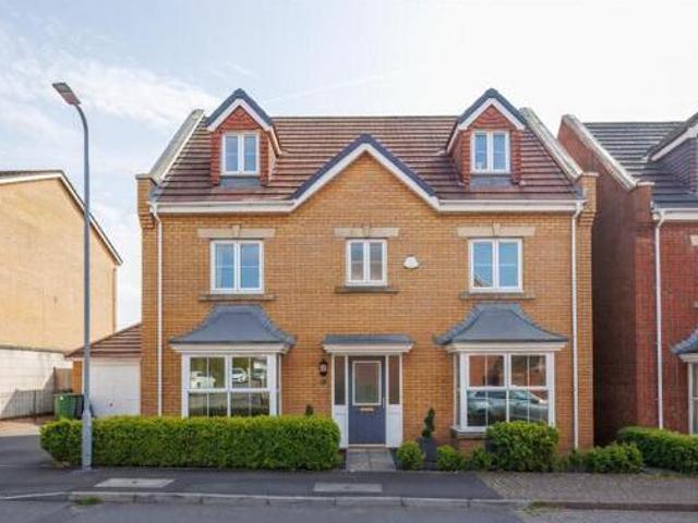 Armoury Drive, Heath, 5 Bedroom Detached