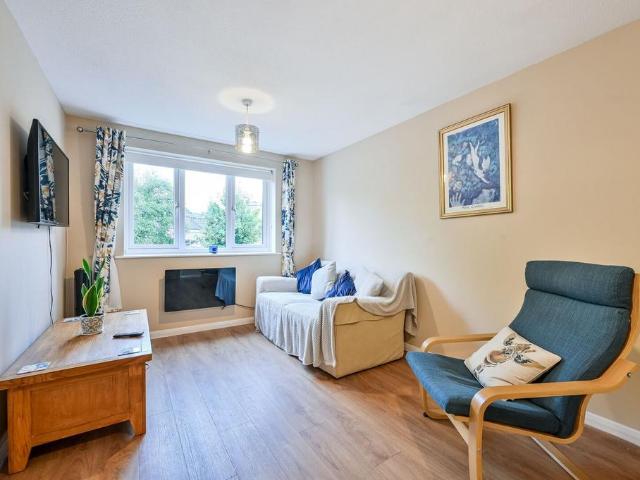 Armoury Road, Deptford, London, SE8 1 bed flat to rent £2,100 pcm £485 pw