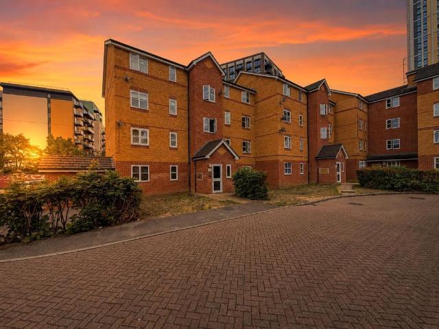 Armoury Road, London, SE8 2 bed flat to rent £1,800 pcm £415 pw