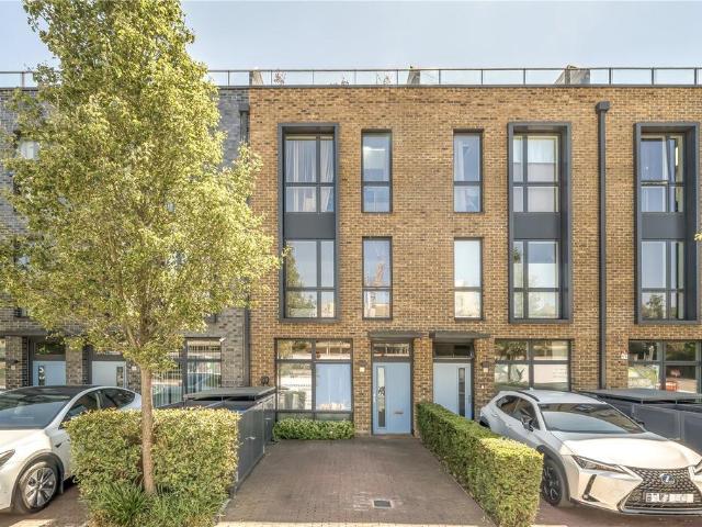 Armstrong Close, Kidbrooke Village. 4 bed house to rent £3,550 pcm £819 pw