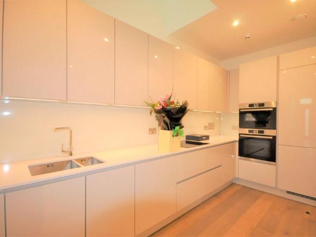 Armstrong Close, Kidbrooke Village. 4 bed terraced house to rent £3,500 pcm £808 pw