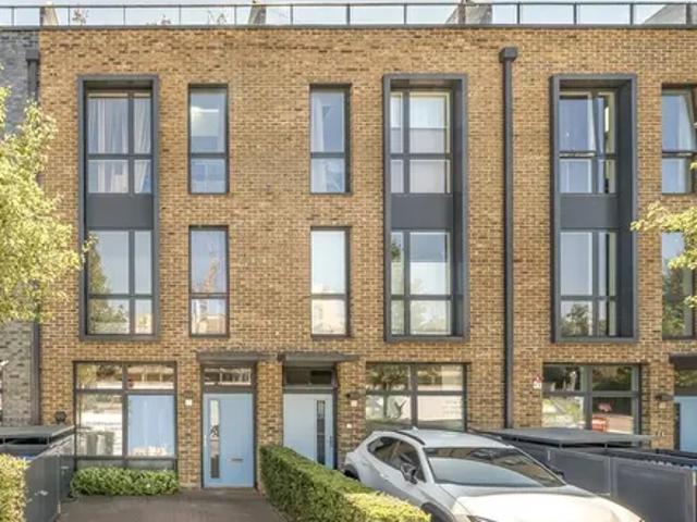 Armstrong close, London, SE3 9BU, United Kingdom | 4 bed townhouse for rent #167605774 | Rentberry