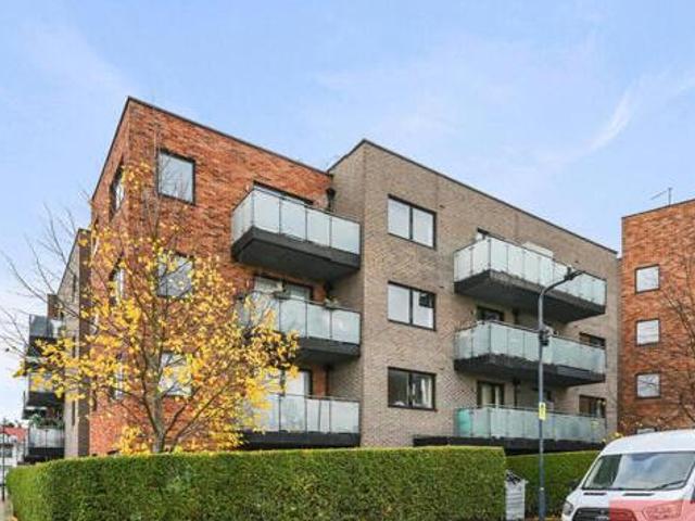 Armstrong Road, London, 1 Bedroom Flat