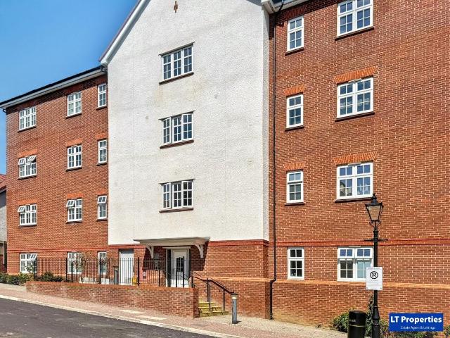 Armstrong Road, Luton LU2, 1 bed flat to rent, £1,100 pcm | PrimeLocation