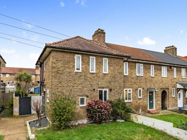 Arnulf Street, London SE6, 3 bed detached house to rent, £2,400 pcm | PrimeLocation