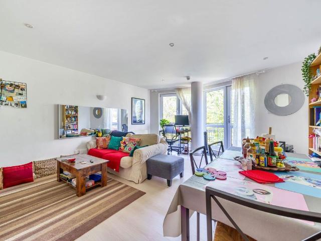 Arnhem Place, Isle Of Dogs, London E14, 1 bed flat to rent, £2,050 pcm | PrimeLocation