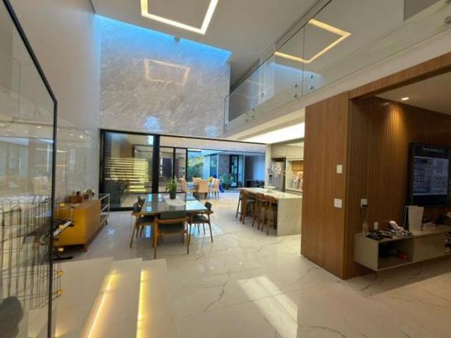 Arniqueira | Condomínio Americano Terreno: 425 m² Área construída: 400m²