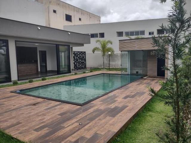 ARNIQUEIRAS CONJ 4, CASA 4 SUÍTES, FINO ACAB, LOTE 800M2, COND CENTRO DA CIDADE