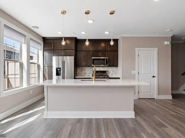 Arnold Dr, Wood Ridge, Condo For Sale