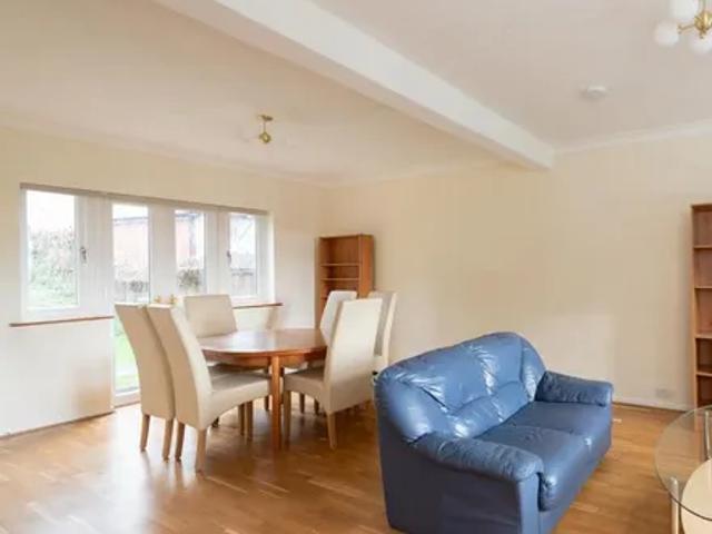 Arnos Park Viaduct, A1003, London, N14 7LB, United Kingdom | 3 bed house for rent #138315891 | Rentberry