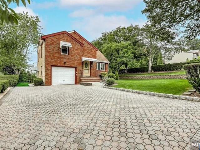 Arnot Pl, Paramus, Home For Sale