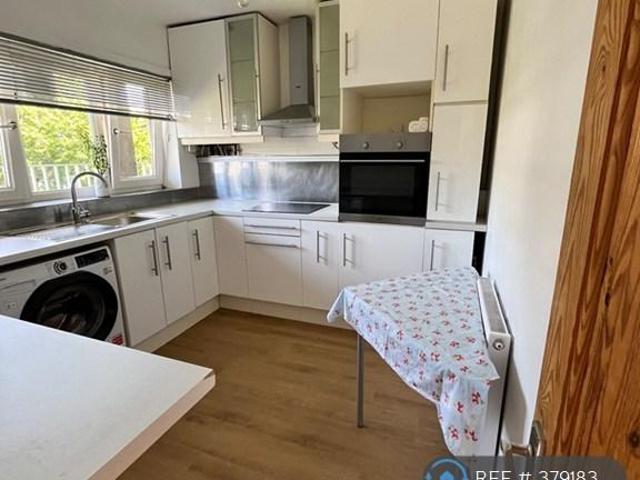 Arabella Drive, London, SW15 3 bed flat to rent £2,600 pcm £600 pw