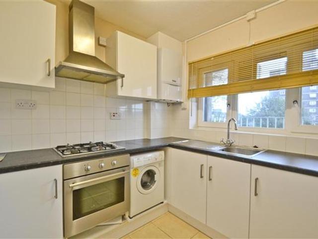 Arabella Drive, Putney, SW15 3 bed apartment to rent £2,400 pcm £554 pw