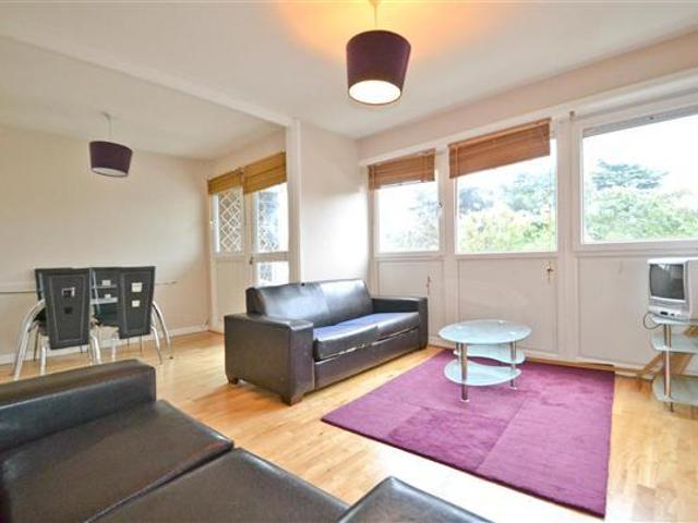 Arabella Drive, Putney, SW15 3 bed apartment to rent £2,500 pcm £577 pw