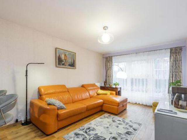 Arabella Drive, Roehampton, 2 Bedroom Flat