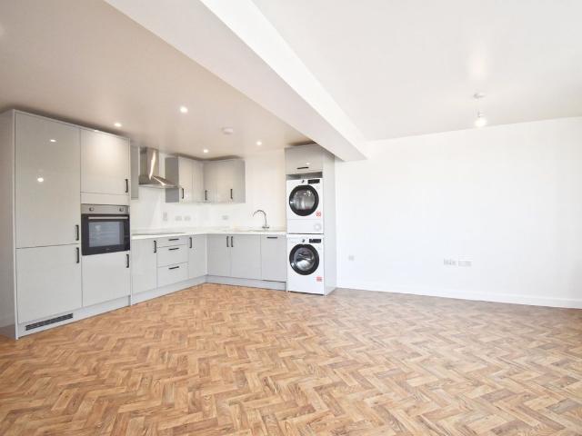 Araby Corner, Shepperton TW17, 1 bed flat to rent, £1,500 pcm | PrimeLocation
