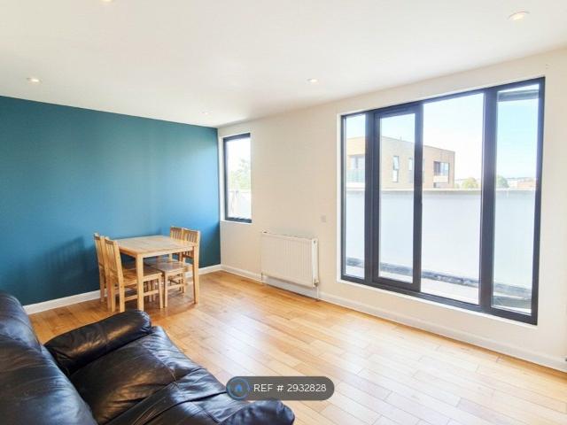Aragon Court, London W13, 2 bed flat to rent, £2,150 pcm | PrimeLocation