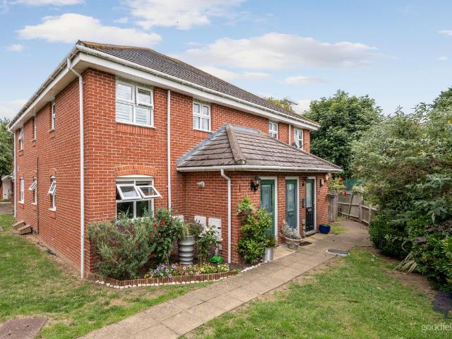 Aragon Place, Morden SM4, 1 bed flat to rent, £1,550 pcm | PrimeLocation
