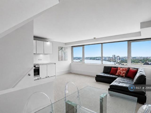 Aragon Tower, London, SE8 2 bed flat to rent £2,150 pcm £496 pw