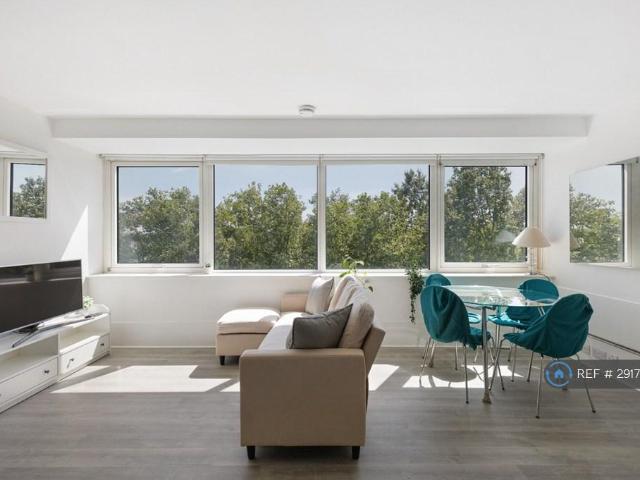 Aragon Tower, London, SE8 2 bed flat to rent £2,255 pcm £520 pw