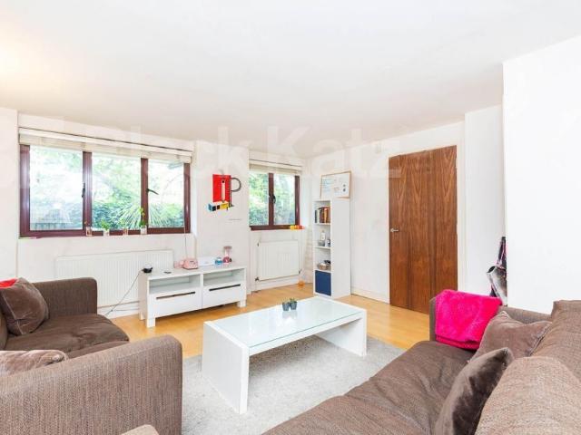 Aran Mews, Barnsbury Grove N7, 3 bed flat to rent, £3,792 pcm | PrimeLocation
