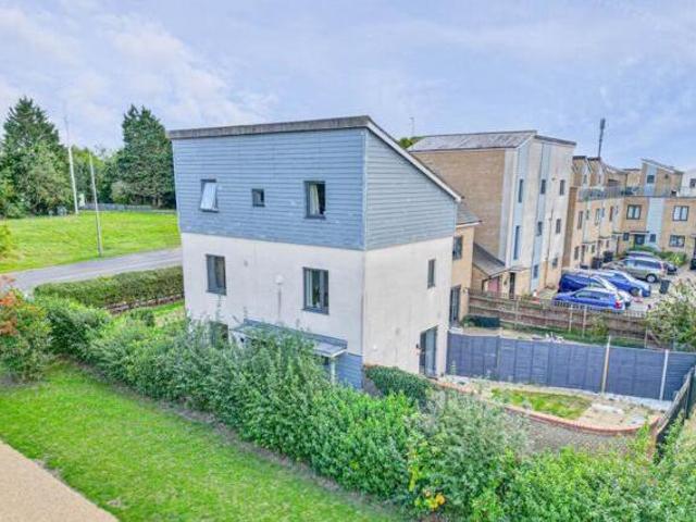 Aran Court, Oakridge Park, 4 Bedroom Semi detached