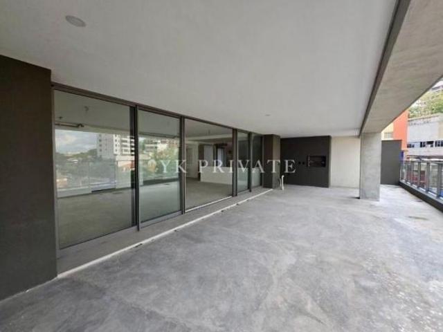 Arbo Alto de Pinheiros / 290m² / 3 Dormitórios / 3 Suítes / 3 Vagas
