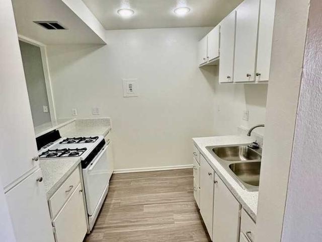 Arbor Park Studio Apartment for Rent at 1219 N State College Blvd, Anaheim, CA 92806 East Anaheim