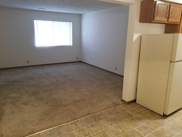 Arbor Place 1 Bedroom Apartment for Rent at Arbor Cir, Omaha, NE 68106