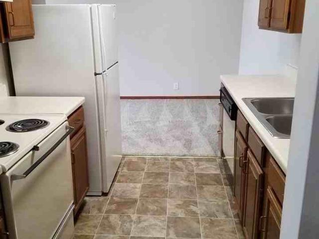 Arbor Place 1 Bedroom Apartment for Rent at Arbor Cir, Omaha, NE 68106