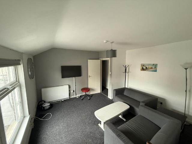 Arboretum NG7 4 bed flat to rent £1,390 pcm £321 pw