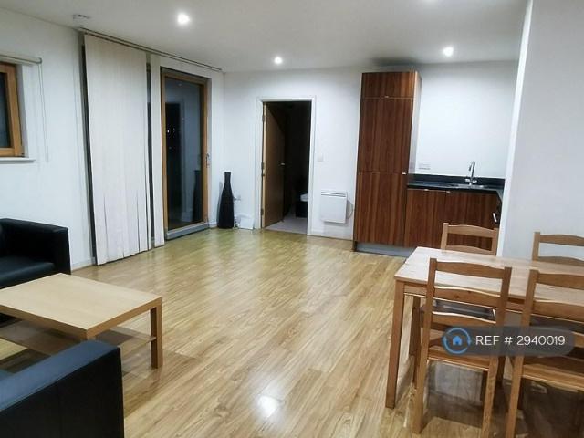 Arboretum Place, London, IG11 2 bed flat to rent £1,775 pcm £410 pw