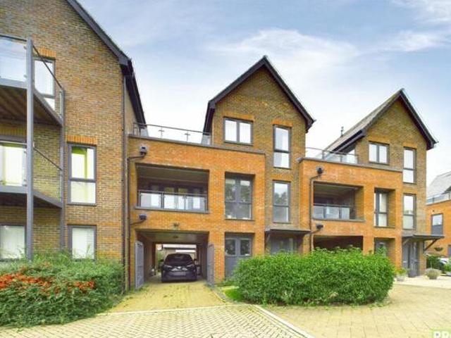 Arborfield Green, Lime Grove, Reading, 3 Bedroom Town
