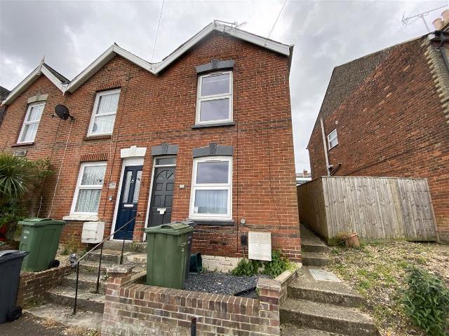 Arctic Road, Cowes PO31, 2 bed end terrace house to rent, £950 pcm | PrimeLocation