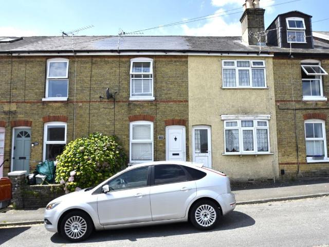 Arctic Road, Cowes PO31, 2 bed terraced house to rent, £925 pcm | PrimeLocation