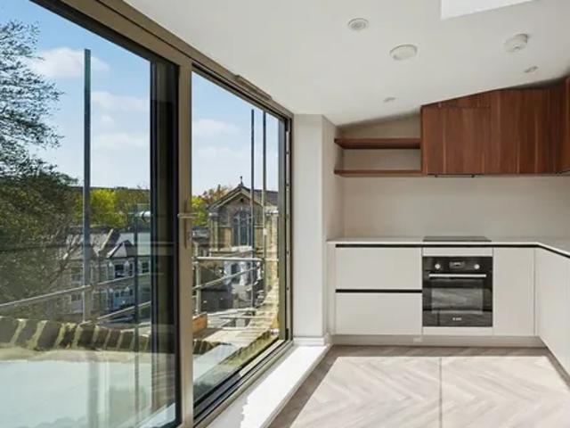 Arc Electrical, 364 Old Kent Road, London, SE1 5AA, United Kingdom | 2 bed apartment for rent #166920607 | Rentberry