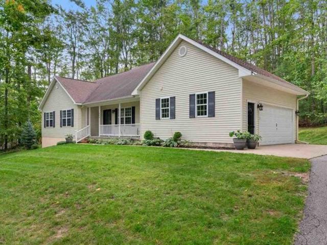 Arcadia Dr, Harbor Springs, Home For Sale