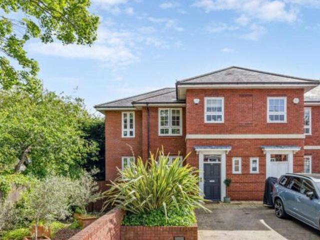 Arcadian Place, London, 5 Bedroom End