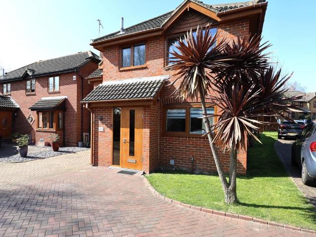 Archates Avenue, Grays 3 bed detached house to rent £2,550 pcm £588 pw