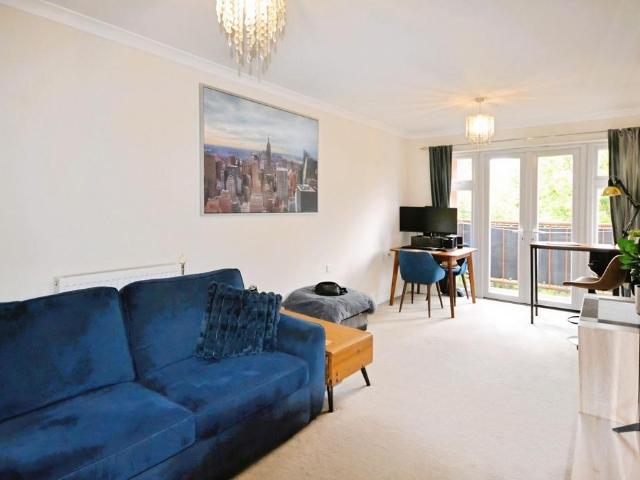 Archery Lane Bromley BR2 1 bed flat to rent £1,450 pcm £335 pw