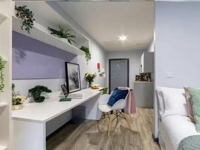 Archer House, Nottingham Gold Ensuite