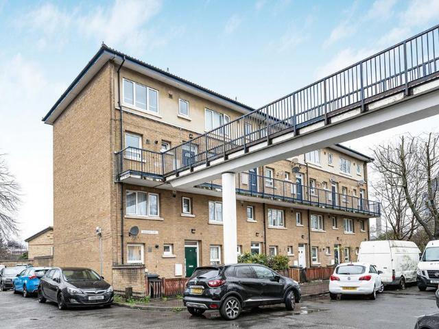 Archer Square, London, SE14 2 bed maisonette to rent £2,200 pcm £508 pw