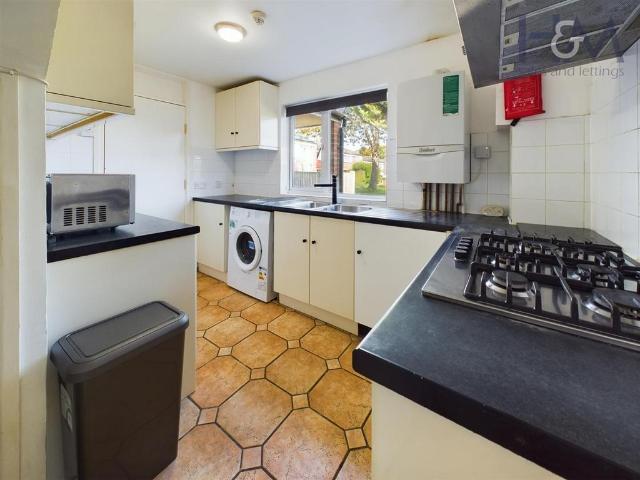 Archer Road, Stevenage. 5 bed terraced house to rent £3,100 pcm £715 pw
